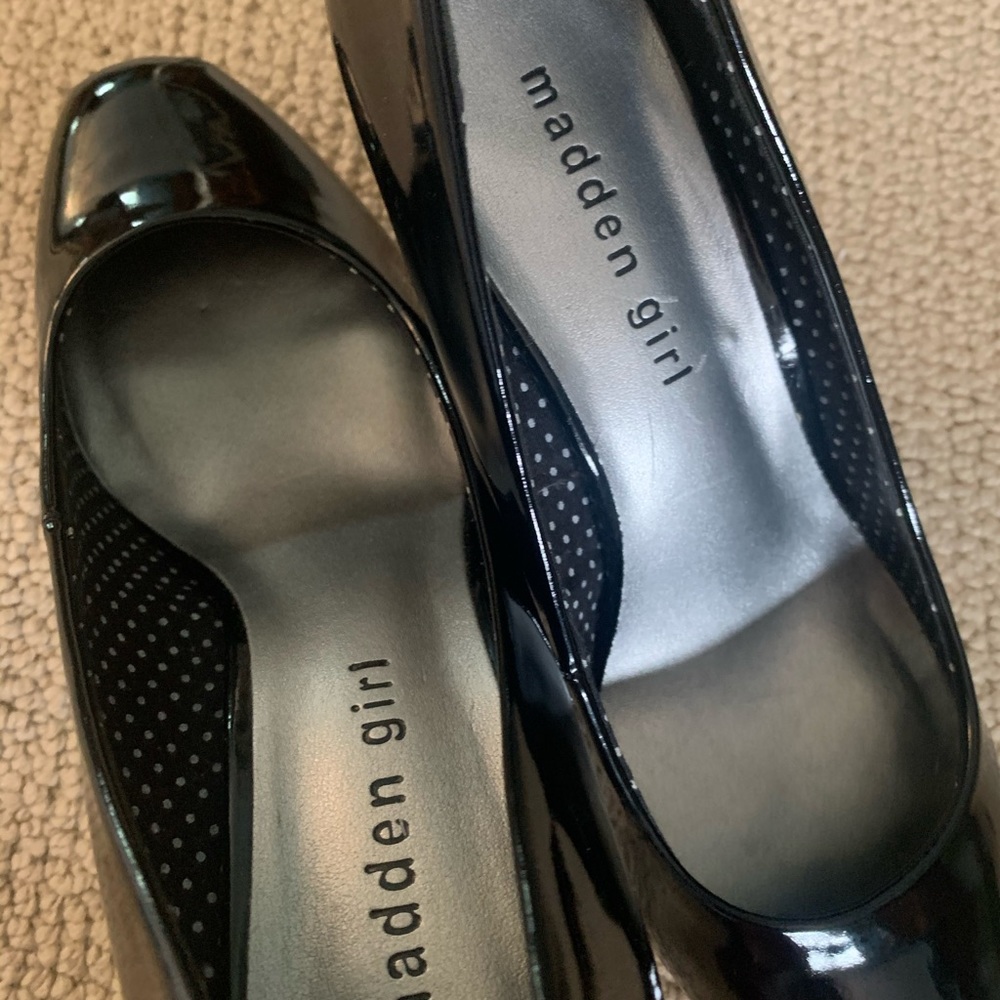 Madden Girl Teen Black Patent Leather Pumps - Gem